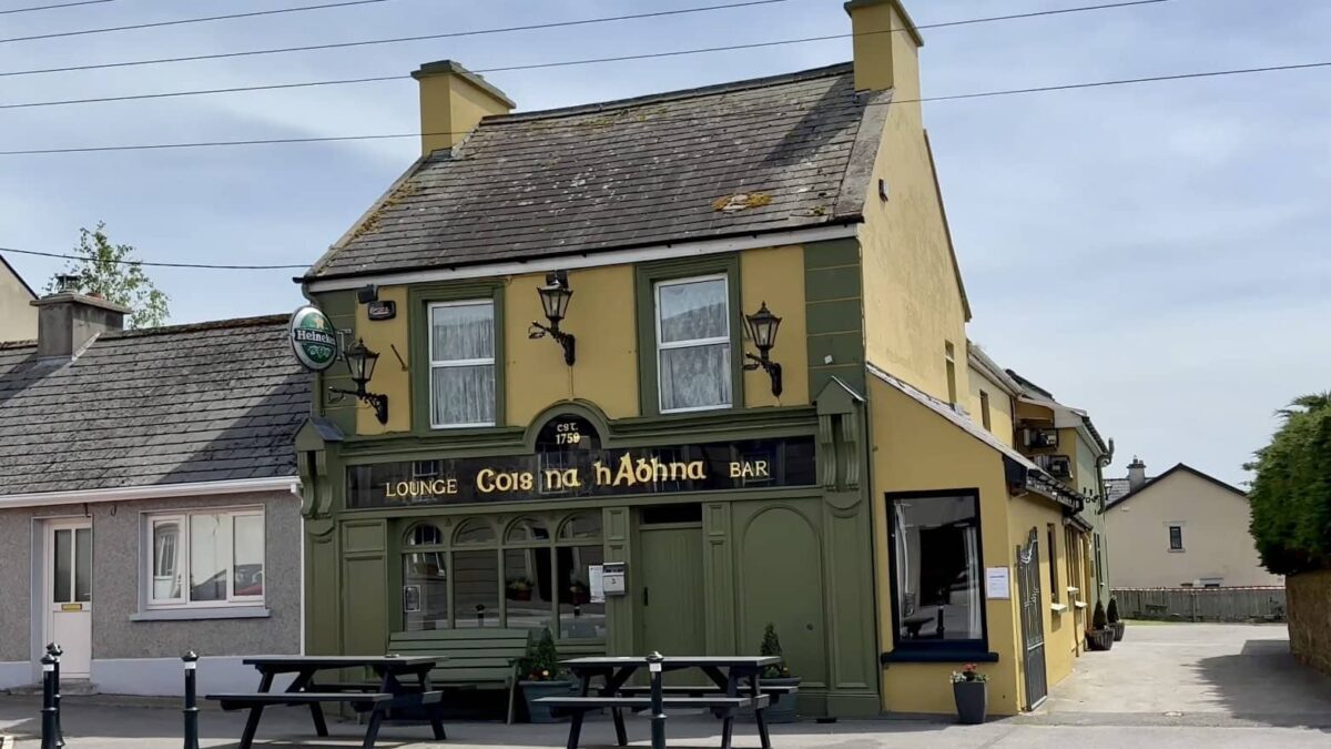 Mountshannon: Travel Guide & 4K Video - Exploring Europe